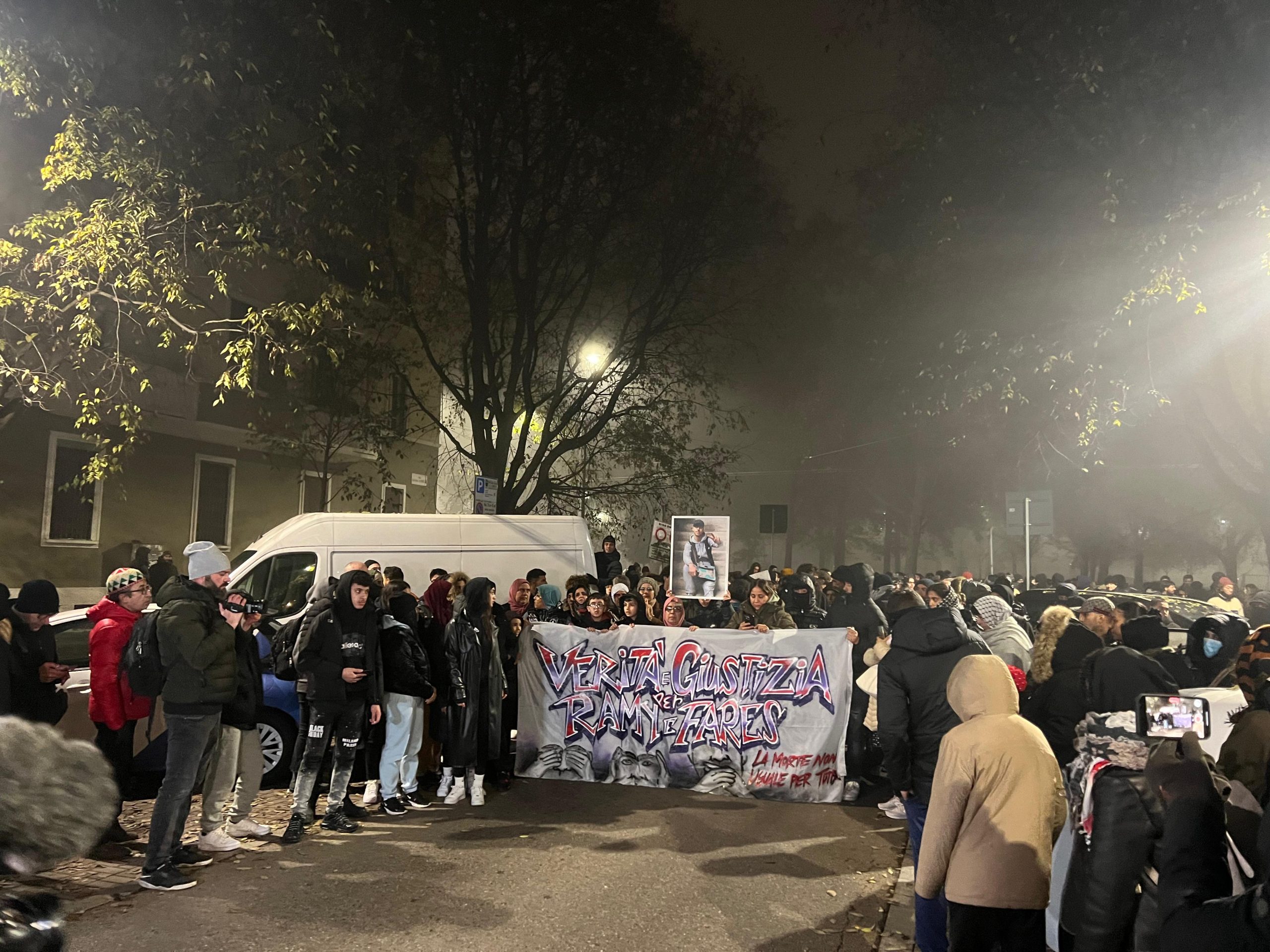 Milano: “Verità per Ramy e Fares”. In 600 alla fiaccolata al Corvetto